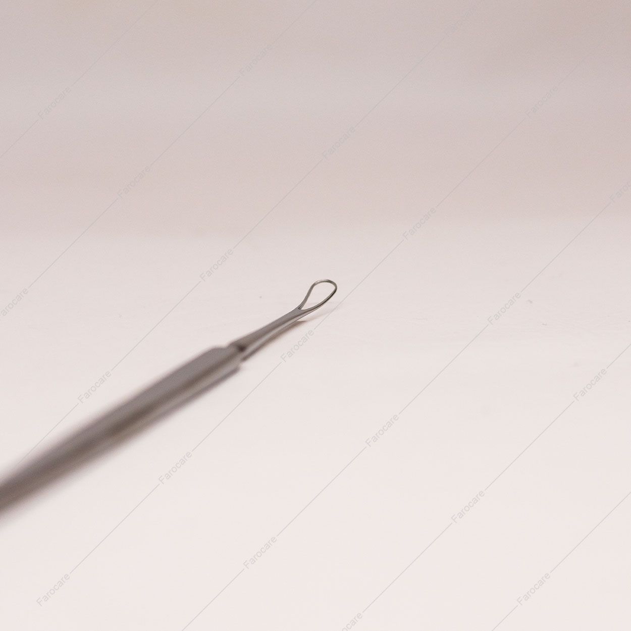 Wilder Lens Loop Curved with serrations on tip – Farocare