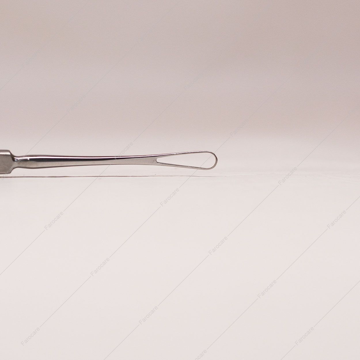 Wilder Lens Loop Curved with serrations on tip – Farocare